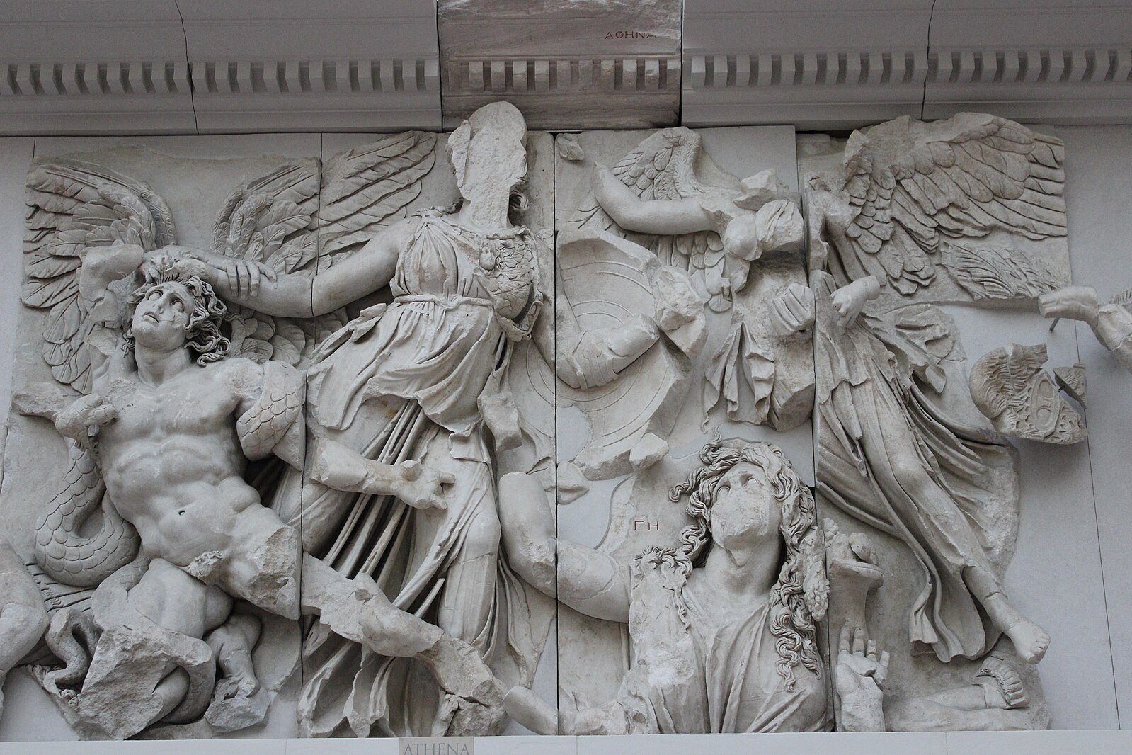 Friso altar de Zeus en Pérgamo. Atenea y Gea | Aula de Historia ...